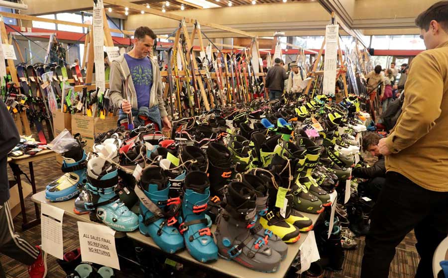 Gearing up: Skiers, snowboarders descend upon Ashland Ski Swap ...