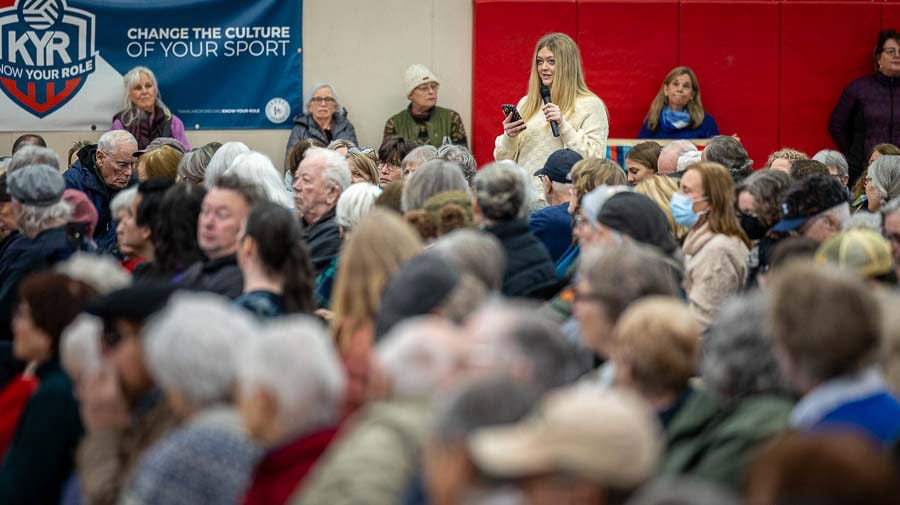 Sen. Merkley wows an overflow crowd in Ashland - Ashland News ...