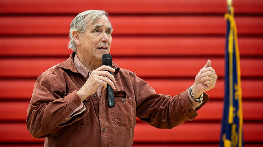 Sen. Merkley wows an overflow crowd in Ashland - Ashland News ...